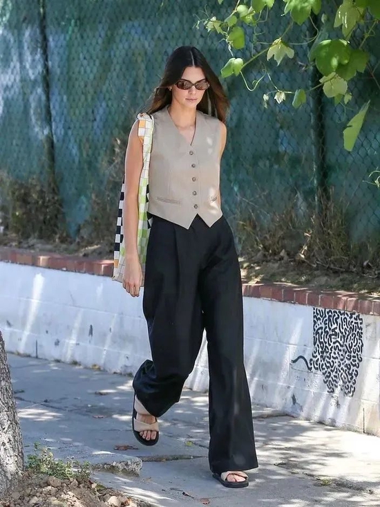 “Clean Fit”到底是一种值得追的新风格吗？|穿搭|时尚博主|极简主义_新浪时尚_新浪网