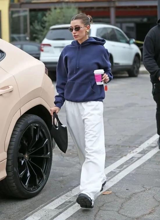 “Clean Fit”到底是一种值得追的新风格吗？|穿搭|时尚博主|极简主义_新浪时尚_新浪网