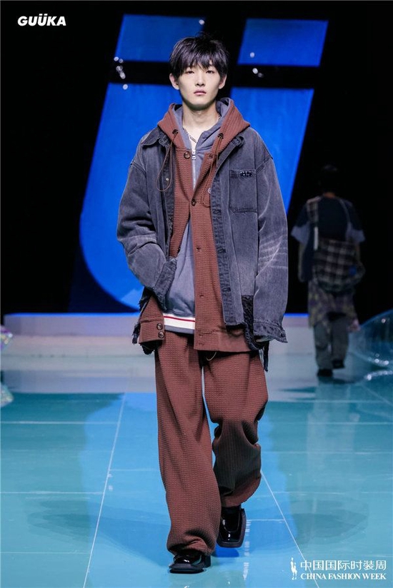 无奇不U GUUKA古由卡2023S/S发布会登陆中国国际时装周|GUUKA|古由卡|中国国际时装周_新浪时尚_新浪网