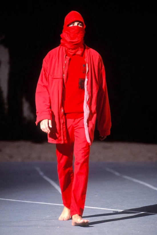 Throwback | Raf Simons 的 7 支经典秀场|Raf Simons|秀场_新浪时尚_新浪网