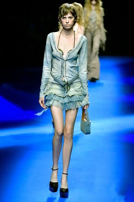 如何以着装致敬海洋|春夏|设计师|秀场直击_新浪时尚_新浪网