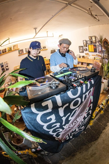 FRED PERRY x Grom “夜行音浪”，涌动暗夜下的音乐潮流浪潮|FRED PERRY|Grom|音乐_新浪时尚_新浪网