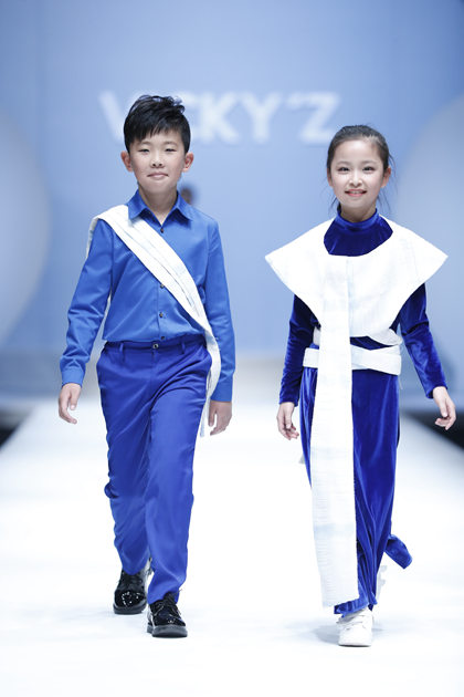 插上隐形翅膀 VICKY’Z百名天使掀亲子新风尚_手机新浪网