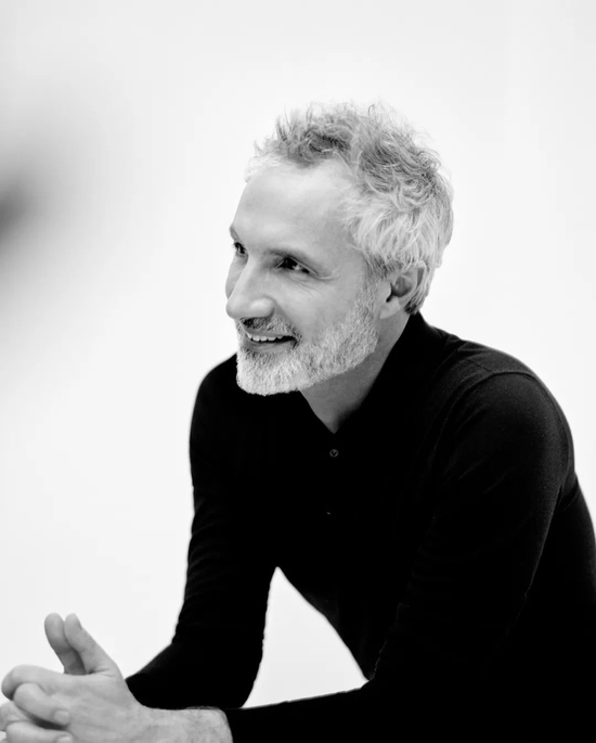 Bottega Veneta全球CEO：当你处于中心位置时，没必要使用Logo_新浪财经_新浪网