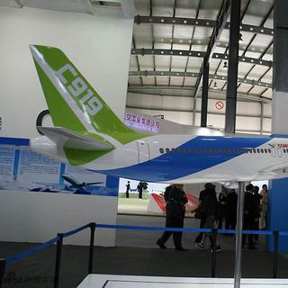 厉害了！国产大飞机C919成功首飞_新浪专题