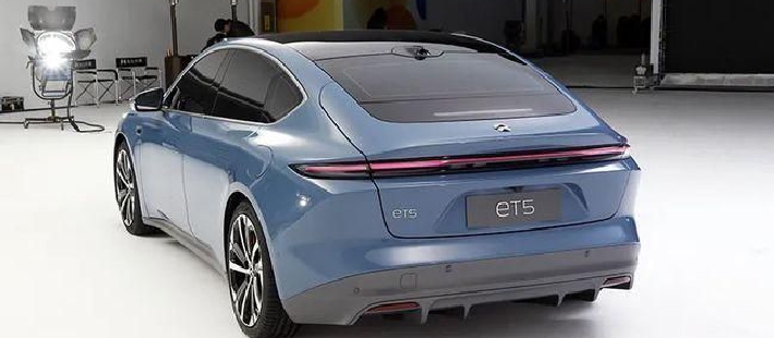 蔚来的市值，悬在ET5的美貌上_创事记_新浪科技_新浪网