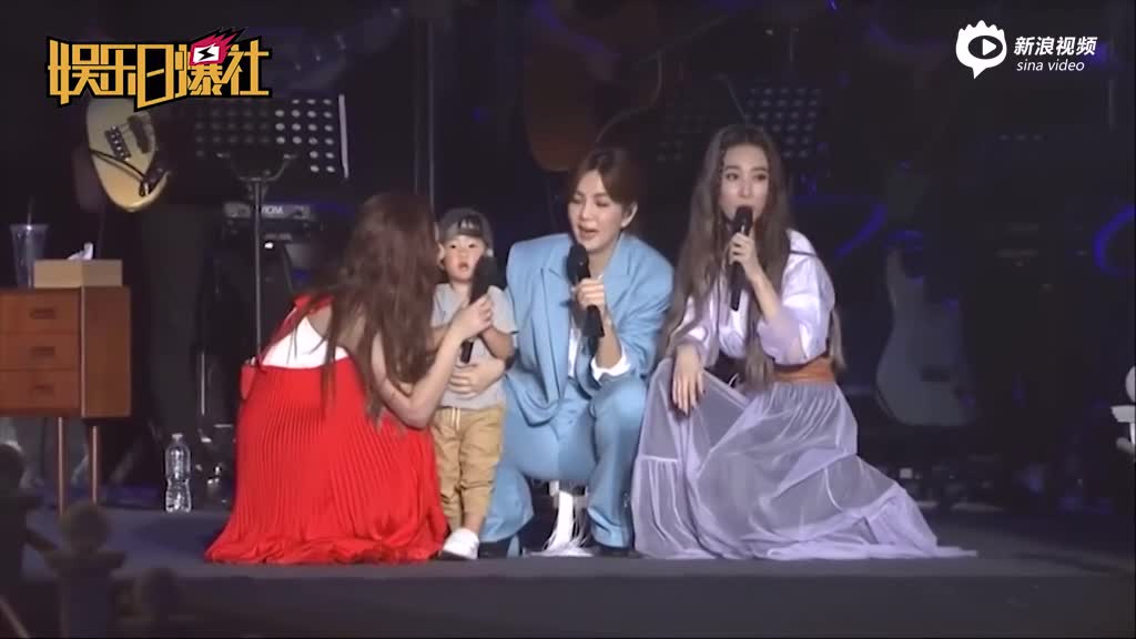 劲宝初登台超萌狂舞 庆SHE十七周年奶音喊"加油"_手机新浪网