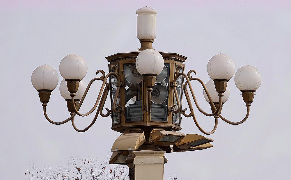 您知道天安门广场和长安街上的华灯外观上有什么不同吗？|天安门广场|华灯|长安街_新浪新闻