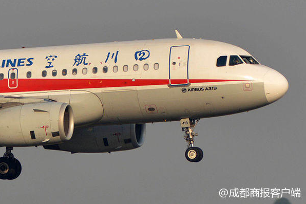 航空摄影爱好者 拍下川航3U8633航班备降高清组照|摄影爱好者_新浪财经_新浪网