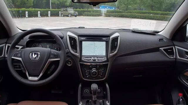 内饰配置提升明显！试驾长安CS751.5T自动挡！-手机新浪汽车