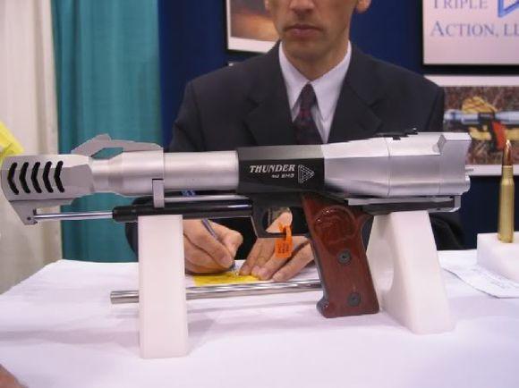Thunder.50一款威力巨大的手枪，但是却没有多少人喜欢|手枪|子弹|破坏力_新浪新闻