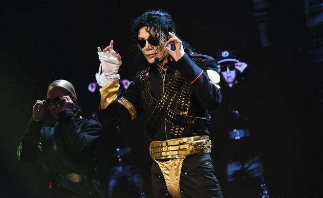 迈克杰克逊唯一邀请过，同台演出的中国巨星，娱乐圈最尊敬的天王|迈克|迈克尔杰克逊|巨星_新浪新闻