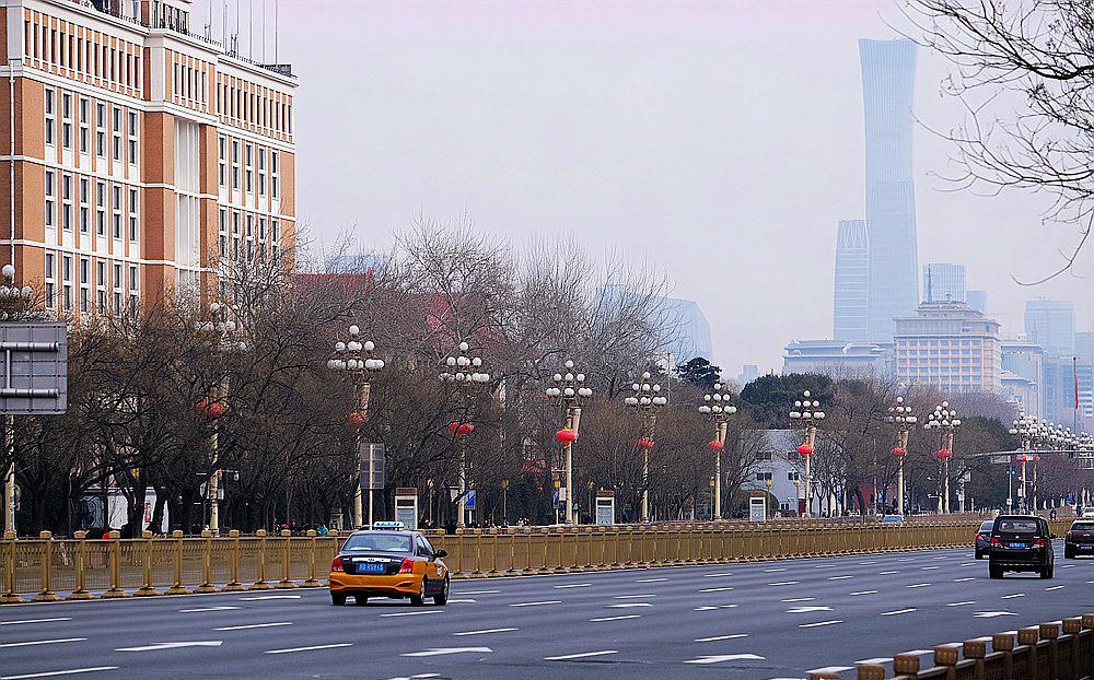 您知道天安门广场和长安街上的华灯外观上有什么不同吗？|天安门广场|华灯|长安街_新浪新闻