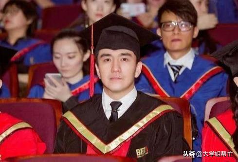 她高颜值高学历，中科大最美85后教授，26岁成为博士生导师|电子|中科大|方璐_新浪新闻