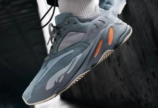 潮流｜最好搭的Yeezy700！三大亮点让你春天就穿它|海盐|鞋身|亮点_新浪新闻