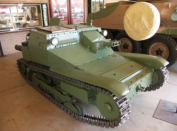 能喷火的CV33轻型坦克，二战意大利陆军迷你装甲|轻型坦克|机枪|意大利_新浪新闻