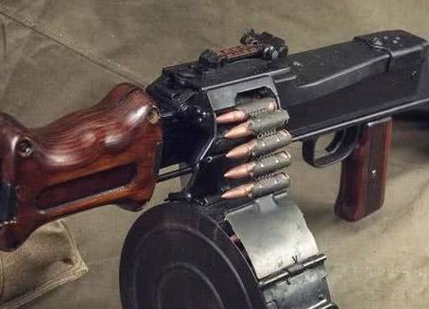 我军“56三剑客”之：56式轻机枪|轻机枪|半自动步枪|步兵_新浪新闻