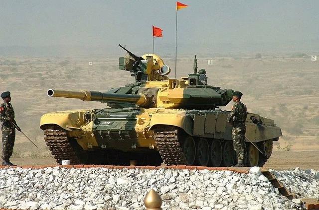 印巴对决！印度升级阿琼亮相，巴基斯坦：你强任你强，我选T90__财经头条