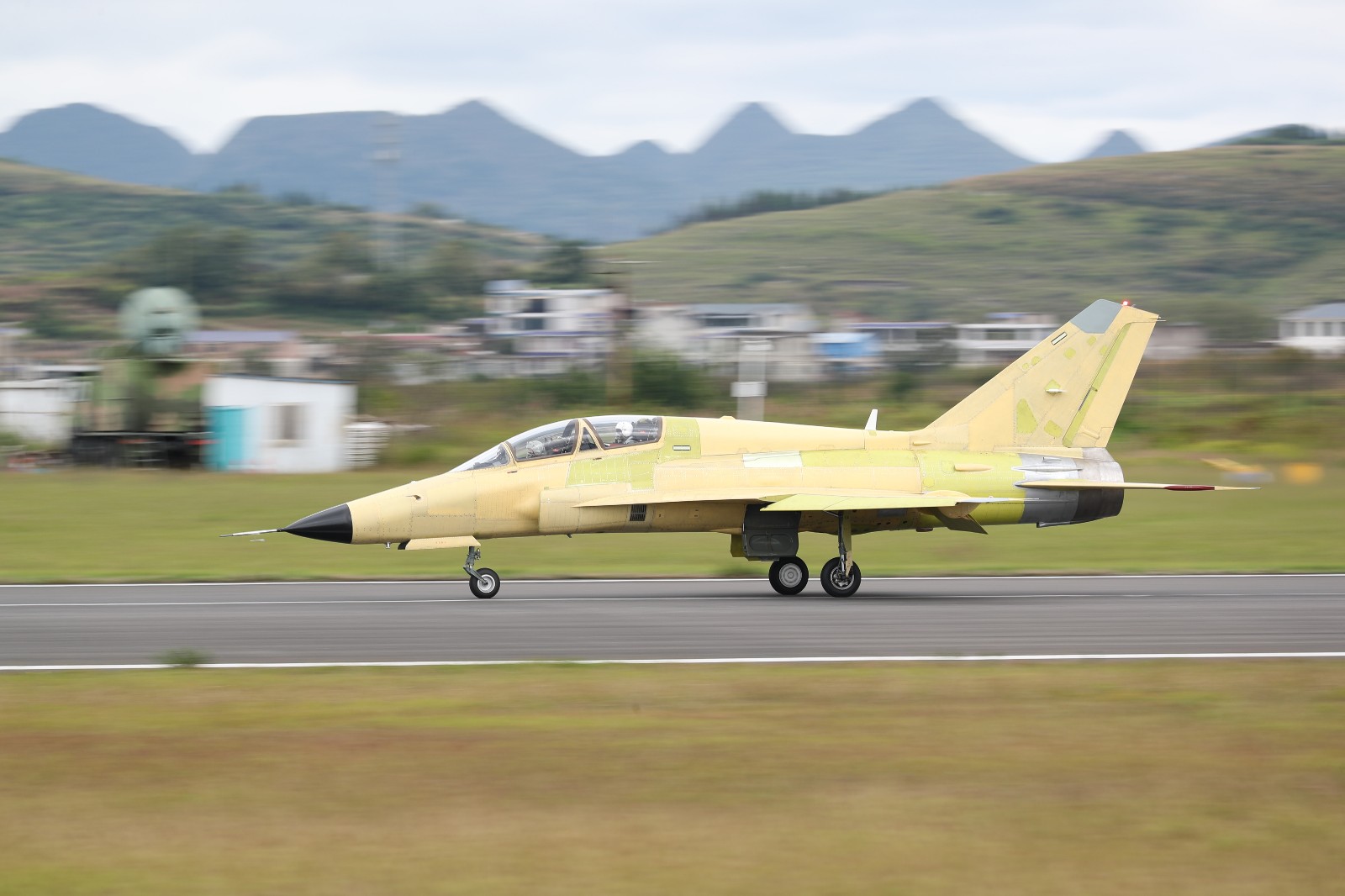 FTC-2000G飞机首飞成功 可攻击可空战|岳书华|空战|飞机_新浪新闻