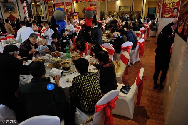 宴请国外客户的时候都该说些什么怎么说以及宴会上的那些细节|宴会|中餐|It's_新浪新闻