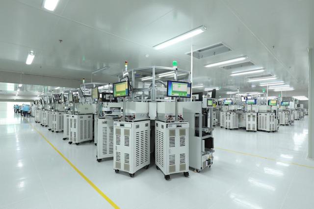 媒体参观OPPO工厂，详细探索了Find X的生产过程