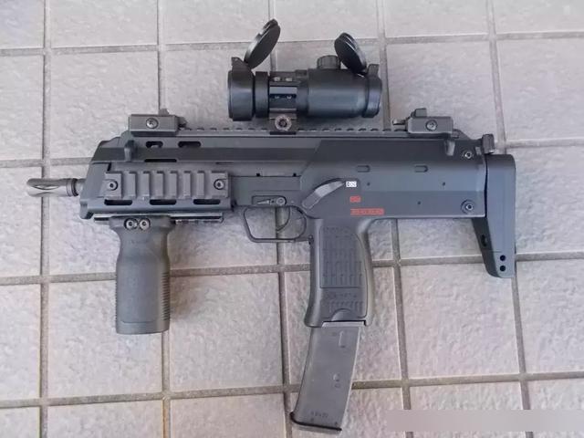 MP7这支防弹衣杀手，对穿防弹头盔无压力，为什么没人用？|冲锋枪|防弹衣|手枪弹_新浪新闻