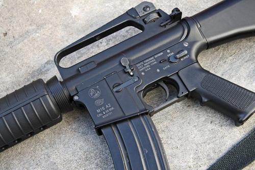 M16的坑爹三连！为什么美军在70年代要把M16全自动取消