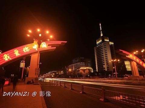 京城：长安街彩虹桥灯光秀流光溢彩|彩虹桥|长安街|复兴门桥_新浪新闻