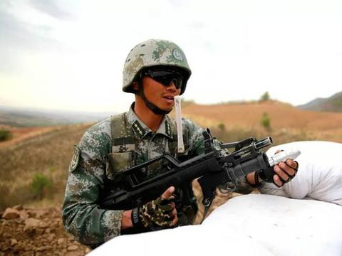 95-1式步枪有那些优缺点|步枪|弹匣|子弹_新浪新闻