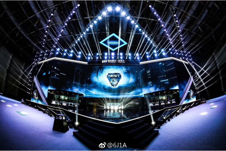 最酷女解说出席NEST穿越火线决赛，十年火线小K追忆巾帼电竞梦|NEST|穿越火线|电竞_新浪新闻