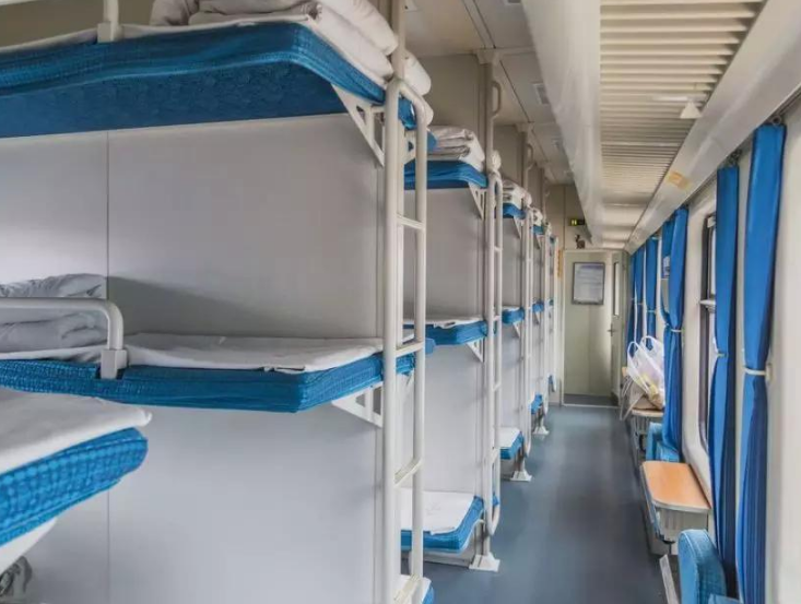 为何一到夜晚的火车，乘务员会强行拉窗帘？网友：理由真贴心！_旅游美食季_新浪博客