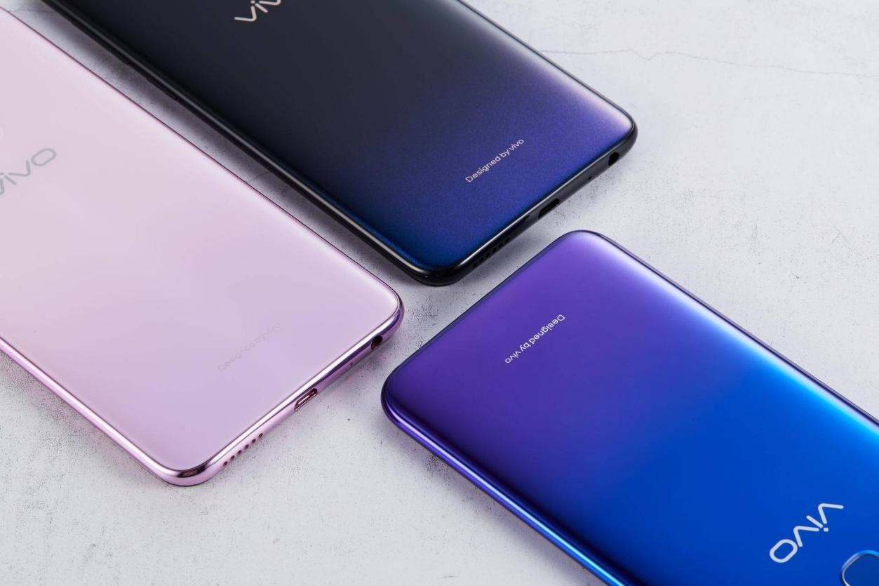 vivo Z3i 标准版图赏：性能全面升级 2400万AI美颜定义你的美__财经头条