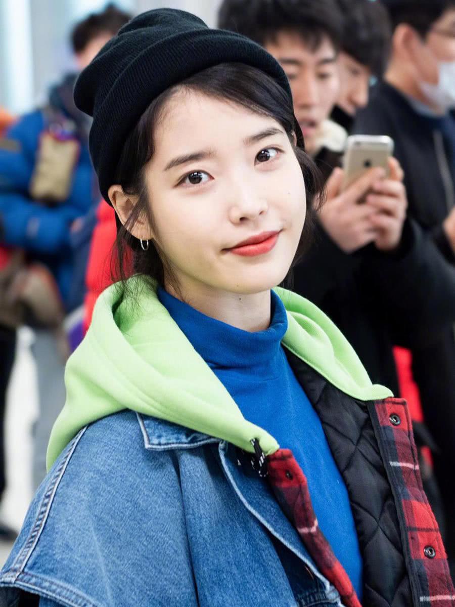 25岁IU真会穿，私服一套比一套好看，小个子学她就对了！