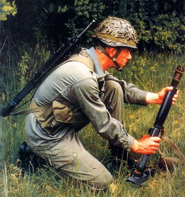 解放军专门研制酷似掷弹筒的小钢炮，射程远威力大驻港部队专用|榴弹|掷弹筒|弹射器_新浪新闻