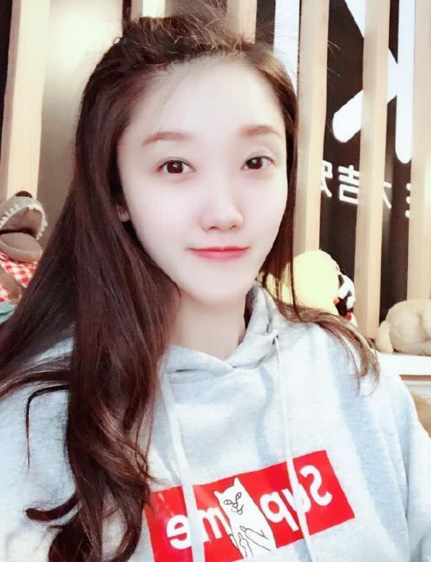 是女篮球员李新一，身材傲人29岁像是18岁，美的令人窒息！|李新一|女篮|身材_新浪新闻