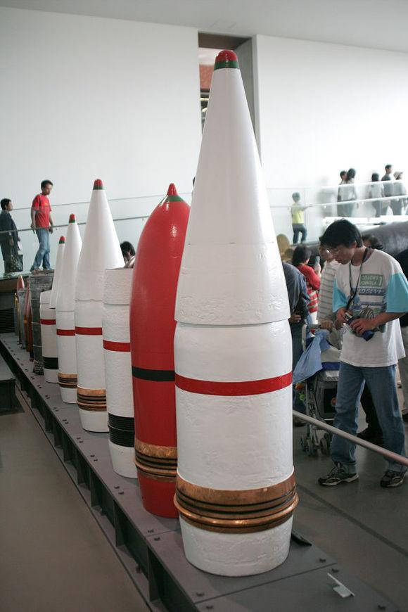 绝无仅有的超级防空炮，炮管大到能塞进一个人，战果却惨不忍睹|爆炸|防空炮|炮弹_新浪新闻