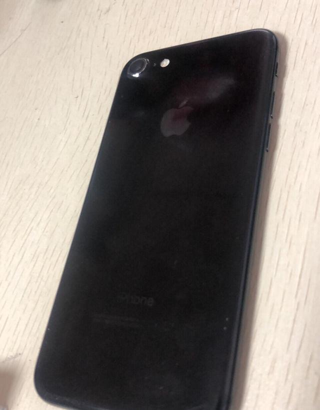 新iPhone销售遇冷？旧款iPhone7却卖爆了！__财经头条