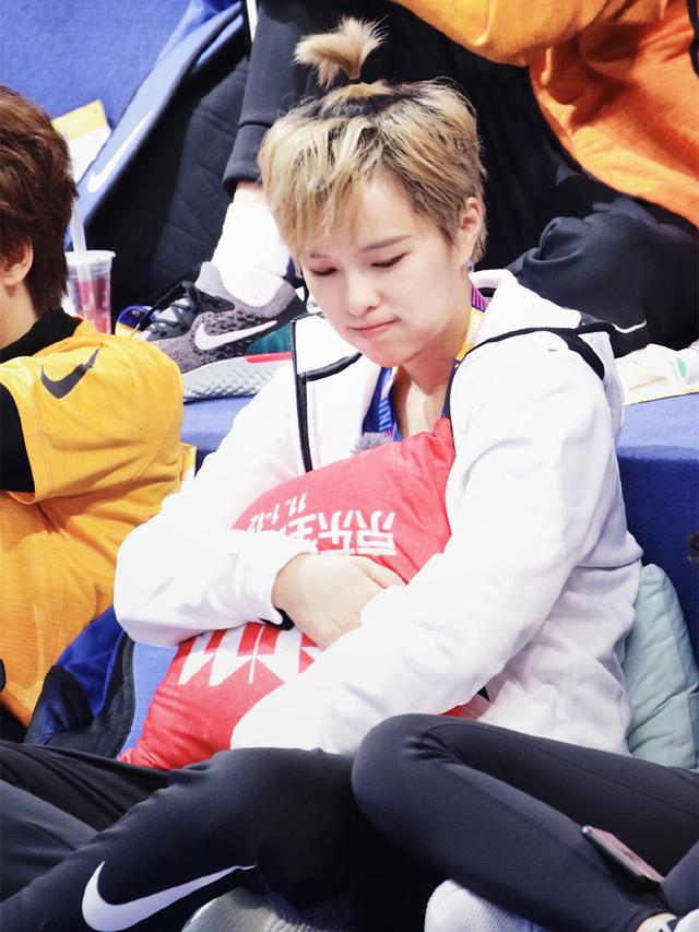 Sunnee两套运动服造型齐上线，170cm穿成五五分居然还好看？|运动服|五分|造型_新浪新闻