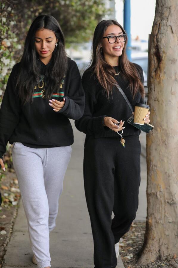 女星麦迪逊·比尔和闺蜜现身西好莱坞，她们两个看起来都很俏_欧美星云秀_新浪博客