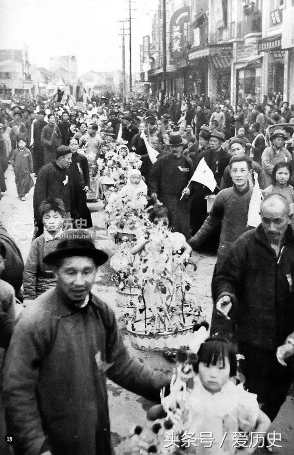 南京伪政权成立时庆祝的热闹场面 汪精卫四姐罕见露面|游行|汪精卫|政权_新浪新闻