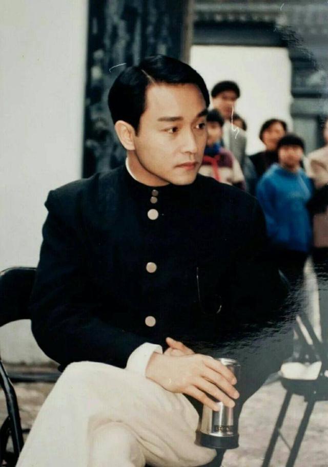 “美人在骨不在皮”男星，严宽自带狂拽范，张国荣30多岁还娃娃脸