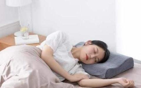 酒店试睡师的日常，听过美女试睡师的经历才知不止睡觉那么简单|酒店|试睡|试睡员_新浪新闻