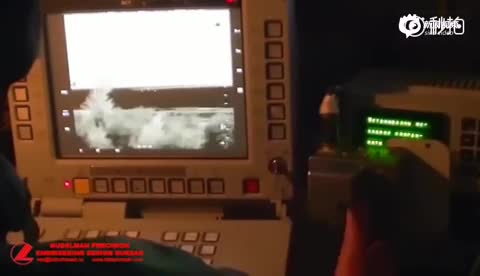 俄军携带Sosna-R短程防空导弹系统ADMS模块装甲车_手机新浪网