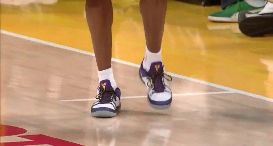 7年前的今天 科比跟腱断裂后走回场上完成罚球|湖人|科比|跟腱撕裂|科比|湖人_手机新浪网