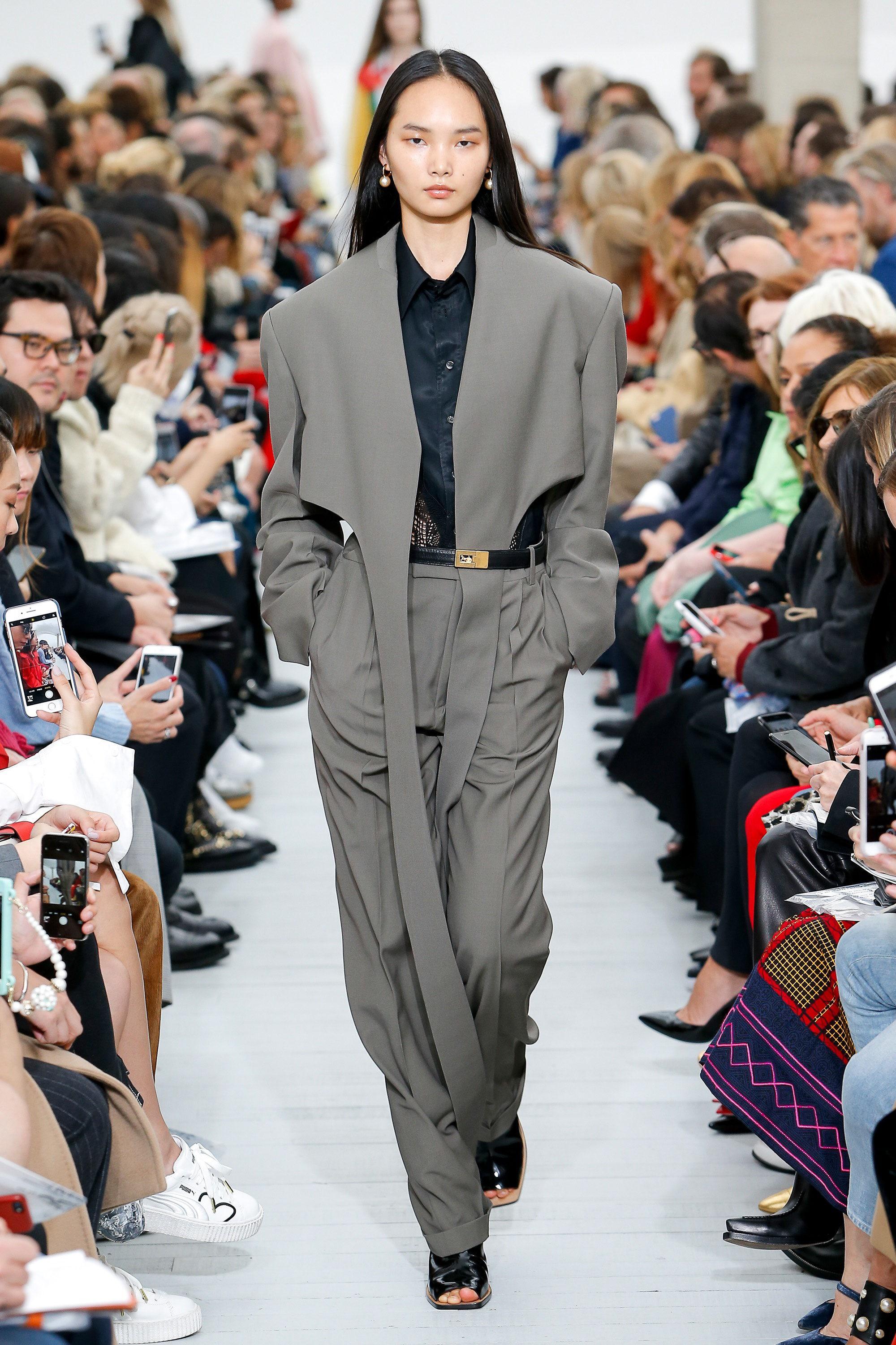 Céline 2018 SS 在担任创意总监后缔造了Céline传奇的十年间……|创意总监_新浪新闻