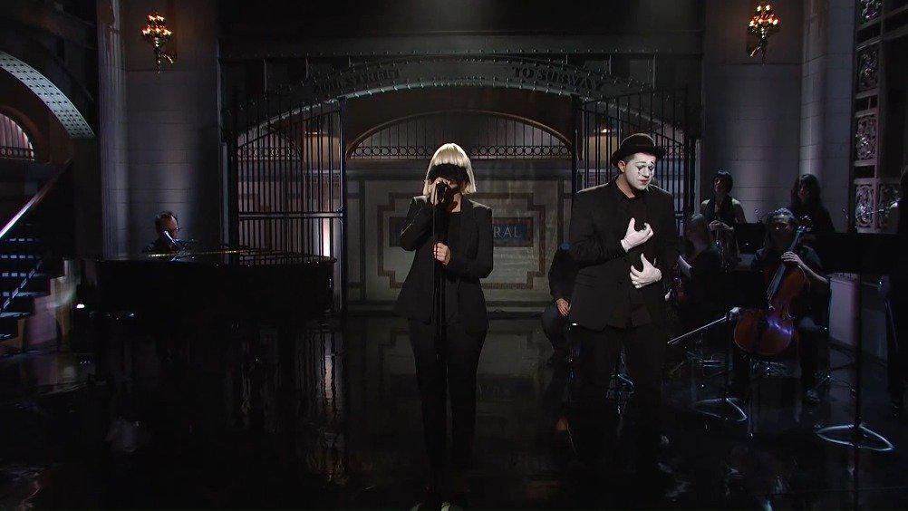 Chandelier》LIVE 作为Sia个人第六张专辑……_新浪新闻