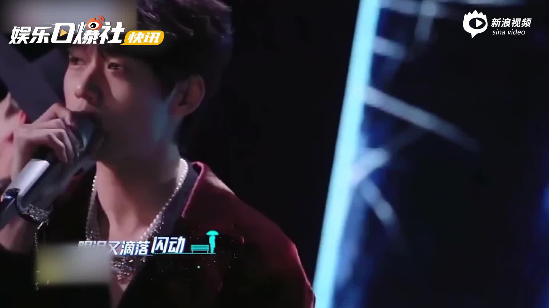 视频;白敬亭魏大勋现身NZND顶牛演唱会 合唱《他只是经过》_手机新浪网