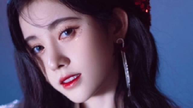 #鞠婧祎# jjy#鞠婧祎满月之下请相爱# 月亮和星星不会奔你而来，但我会 @鞠婧祎_手机新浪网