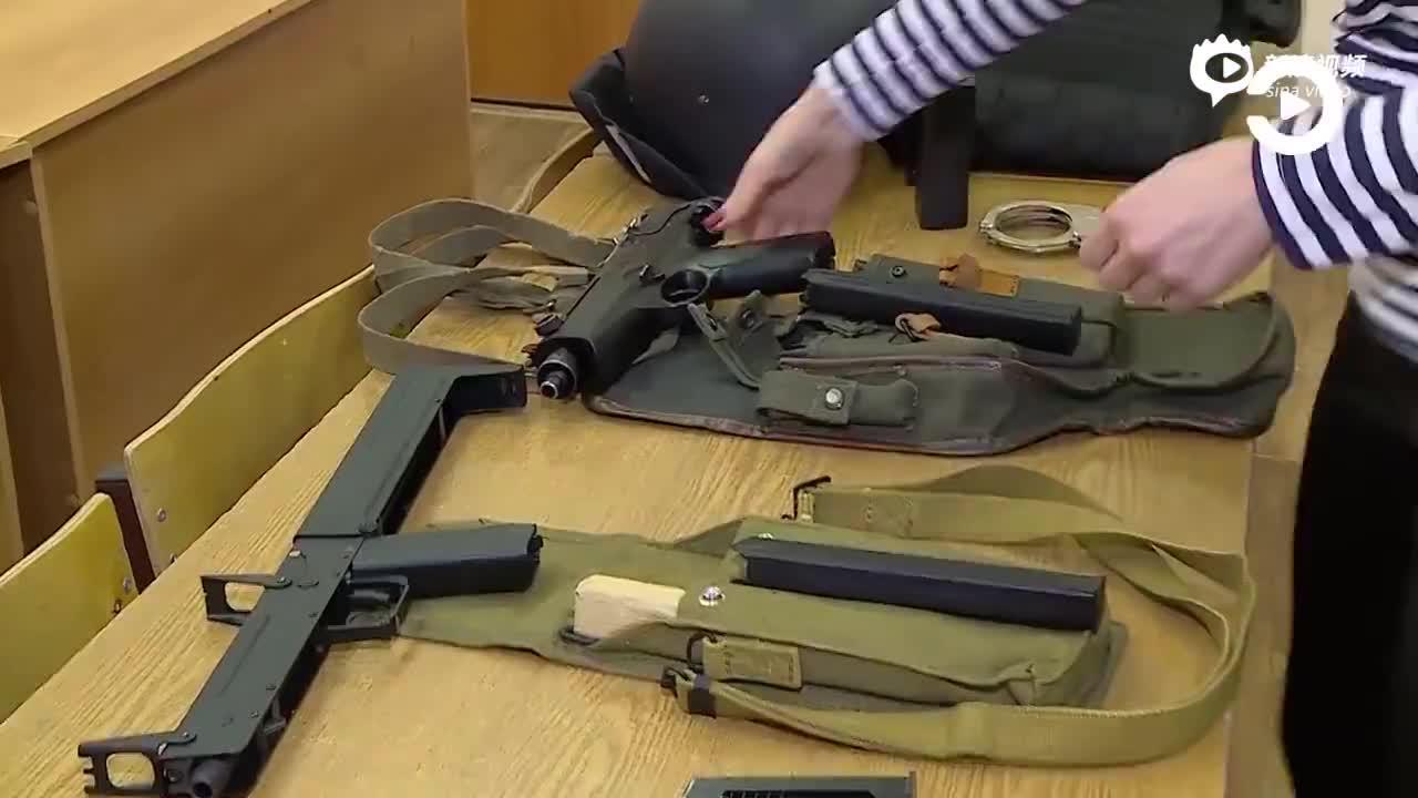 俄罗斯美女测评AK-919K栗子和PP-90M冲锋枪_手机新浪网