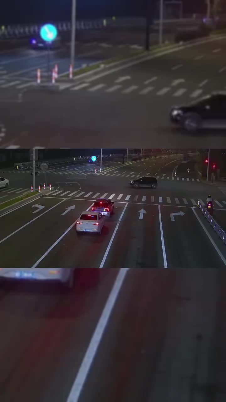 分心致车子侧翻，路人相助30秒脱困_手机新浪网